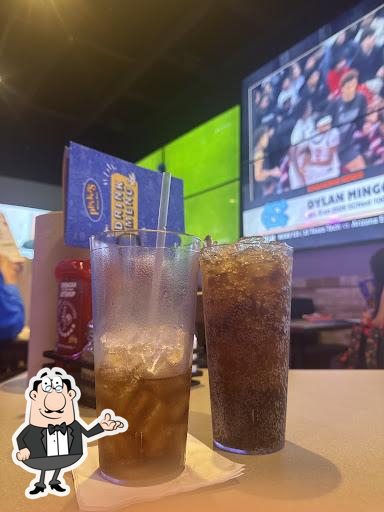 Pluckers Wing Bar, Shenandoah - Restaurant menu, prices and reviews